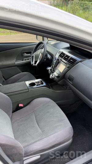 White Toyota Prius 2012 in Daugavpils, with an engine capacity of 1.80 L and mileage of 284 thousand km for 7200 €, photo 15 on AUTOMOTO.COM.LV