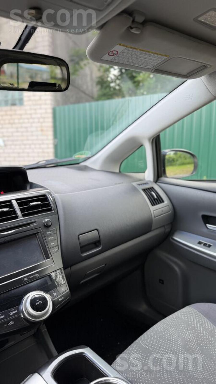 White Toyota Prius 2012 in Daugavpils, with an engine capacity of 1.80 L and mileage of 284 thousand km for 7200 €, photo 18 on AUTOMOTO.COM.LV