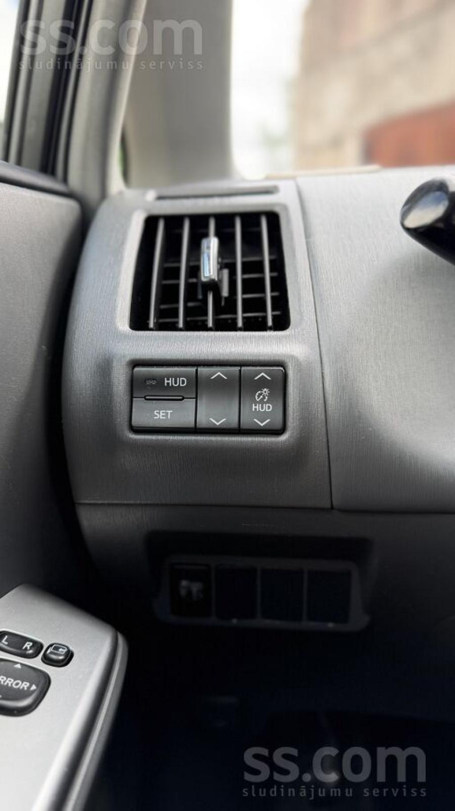 White Toyota Prius 2012 in Daugavpils, with an engine capacity of 1.80 L and mileage of 284 thousand km for 7200 €, photo 21 on AUTOMOTO.COM.LV