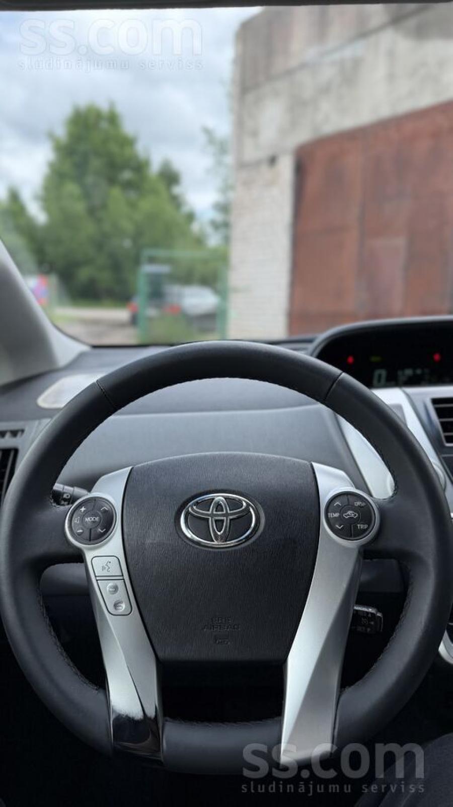 White Toyota Prius 2012 in Daugavpils, with an engine capacity of 1.80 L and mileage of 284 thousand km for 7200 €, photo 22 on AUTOMOTO.COM.LV