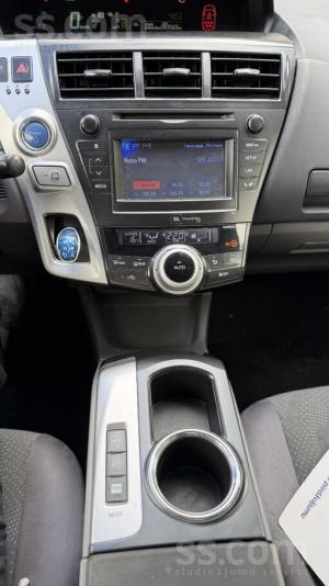 White Toyota Prius 2012 in Daugavpils, with an engine capacity of 1.80 L and mileage of 284 thousand km for 7200 €, photo 23 on AUTOMOTO.COM.LV