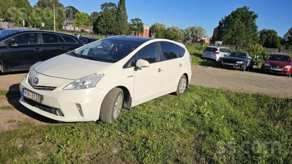 White Toyota Prius 2012 in Riga, with an engine capacity of 1.80 L and mileage of 313 thousand km for 7300 €, photo 2 on AUTOMOTO.COM.LV