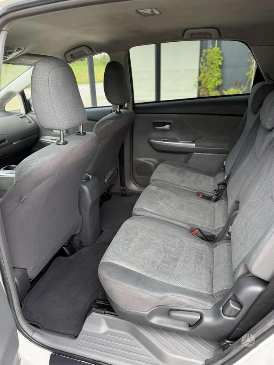 Balts Toyota Prius 2012 Viļņa, ar dzinēja tilpumu 1.80 L un nobraukumu 470 tūkst. km par 7900 €, foto 15 vietnē AUTOMOTO.COM.LV