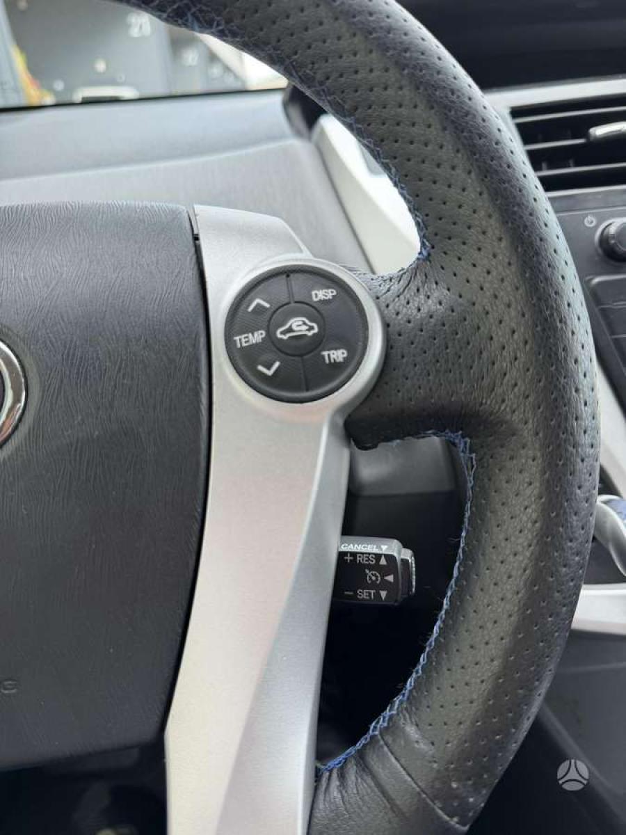 Balts Toyota Prius 2012 Viļņa, ar dzinēja tilpumu 1.80 L un nobraukumu 470 tūkst. km par 7700 €, foto 17 vietnē AUTOMOTO.COM.LV
