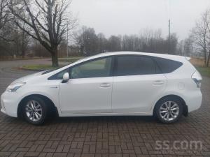 White Toyota Prius 2013 in Liepaja, with an engine capacity of 1.80 L and mileage of 797 thousand km for 6000 €, photo 2 on AUTOMOTO.COM.LV