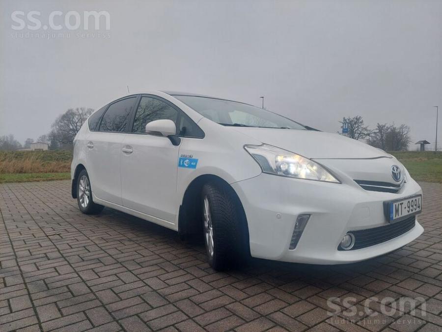 White Toyota Prius 2013 in Liepaja, with an engine capacity of 1.80 L and mileage of 797 thousand km for 6000 €, photo 3 on AUTOMOTO.COM.LV