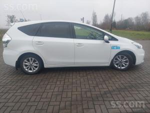 White Toyota Prius 2013 in Liepaja, with an engine capacity of 1.80 L and mileage of 797 thousand km for 6000 €, photo 4 on AUTOMOTO.COM.LV