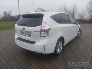 White Toyota Prius 2013 in Liepaja, with an engine capacity of 1.80 L and mileage of 797 thousand km for 6000 €, photo 5 on AUTOMOTO.COM.LV