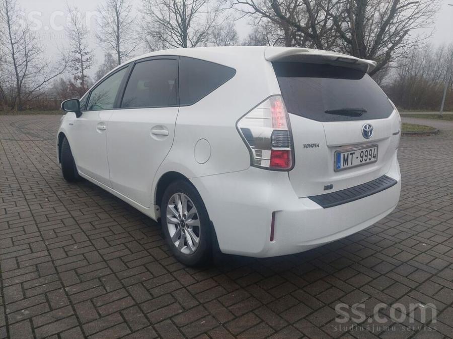 White Toyota Prius 2013 in Liepaja, with an engine capacity of 1.80 L and mileage of 797 thousand km for 6000 €, photo 6 on AUTOMOTO.COM.LV