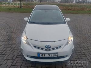 White Toyota Prius 2013 in Liepaja, with an engine capacity of 1.80 L and mileage of 797 thousand km for 6000 €, photo 7 on AUTOMOTO.COM.LV