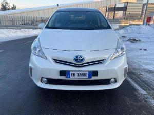 White Toyota Prius 2013 in Vilnius, with an engine capacity of 1.80 L and mileage of 260 thousand km for 9900 €, photo 2 on AUTOMOTO.COM.LV