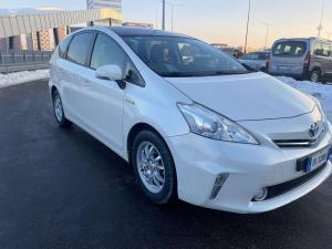 White Toyota Prius 2013 in Vilnius, with an engine capacity of 1.80 L and mileage of 260 thousand km for 9900 €, photo 3 on AUTOMOTO.COM.LV