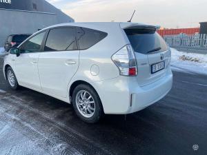 White Toyota Prius 2013 in Vilnius, with an engine capacity of 1.80 L and mileage of 260 thousand km for 9900 €, photo 5 on AUTOMOTO.COM.LV