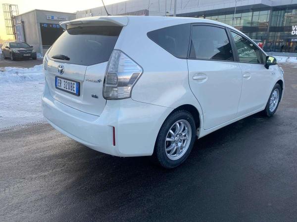 Balts Toyota Prius 2013 Viļņa, ar dzinēja tilpumu 1.80 L un nobraukumu 260 tūkst. km par 9900 €, foto 6 vietnē AUTOMOTO.COM.LV
