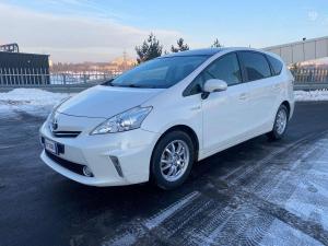 White Toyota Prius 2013 in Vilnius, with an engine capacity of 1.80 L and mileage of 260 thousand km for 9900 €, photo 8 on AUTOMOTO.COM.LV