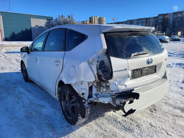 White Toyota Prius 2013 in Alytus, with an engine capacity of 1.80 L and mileage of 340 thousand km for 5350 €, photo 3 on AUTOMOTO.COM.LV