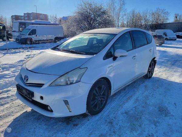 White Toyota Prius 2013 in Alytus, with an engine capacity of 1.80 L and mileage of 340 thousand km for 5350 €, photo 4 on AUTOMOTO.COM.LV