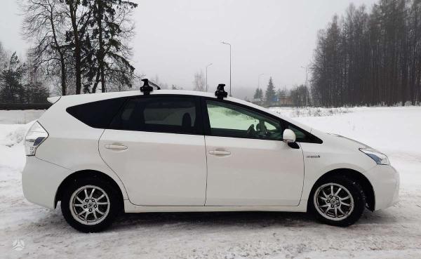 Balts Toyota Prius 2013 Viļņa, ar dzinēja tilpumu 1.80 L un nobraukumu 266 tūkst. km par 9500 €, foto 2 vietnē AUTOMOTO.COM.LV