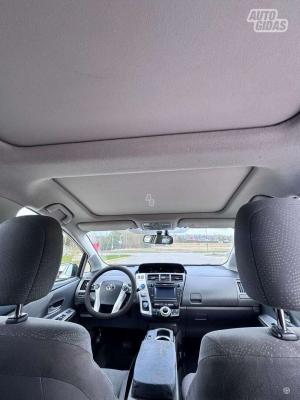 White Toyota Prius 2013 in Vilnius, with an engine capacity of 1.80 L and mileage of 374 thousand km for 8250 €, photo 29 on AUTOMOTO.COM.LV
