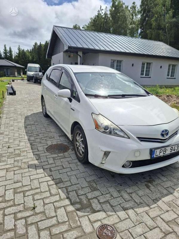 White Toyota Prius 2013 in Vilnius, with an engine capacity of 1.80 L and mileage of 347 thousand km for 5800 €, photo 2 on AUTOMOTO.COM.LV