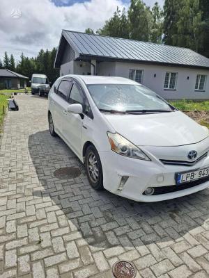 White Toyota Prius 2013 in Vilnius, with an engine capacity of 1.80 L and mileage of 347 thousand km for 5800 €, photo 3 on AUTOMOTO.COM.LV
