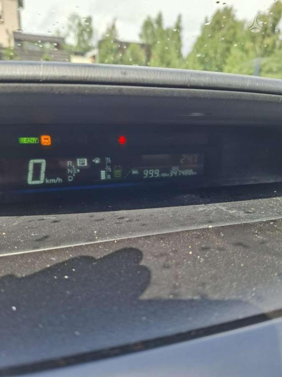 White Toyota Prius 2013 in Vilnius, with an engine capacity of 1.80 L and mileage of 347 thousand km for 5800 €, photo 9 on AUTOMOTO.COM.LV