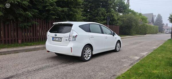 White Toyota Prius 2013 in Vilnius, with an engine capacity of 1.80 L and mileage of 224 thousand km for 7900 €, photo 7 on AUTOMOTO.COM.LV