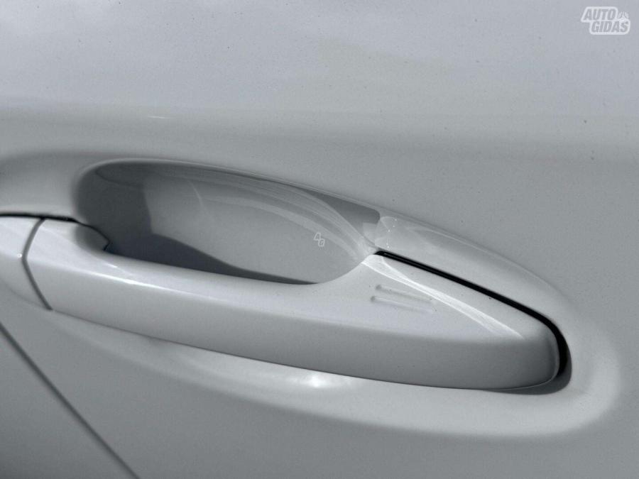 White Toyota Prius 2013 in Vilnius, with an engine capacity of 1.80 L and mileage of 374 thousand km for 8250 €, photo 11 on AUTOMOTO.COM.LV