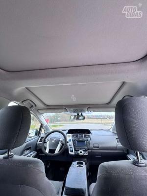 White Toyota Prius 2013 in Vilnius, with an engine capacity of 1.80 L and mileage of 374 thousand km for 8250 €, photo 29 on AUTOMOTO.COM.LV