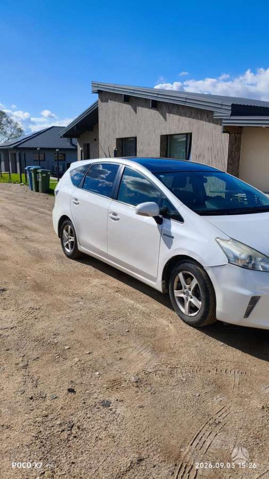 White Toyota Prius 2013 in Kaunas, with an engine capacity of 1.80 L and mileage of 745 thousand km for 6200 €, photo 4 on AUTOMOTO.COM.LV