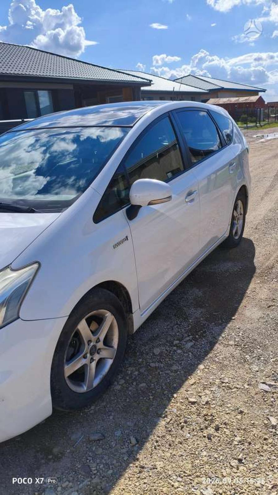 White Toyota Prius 2013 in Kaunas, with an engine capacity of 1.80 L and mileage of 745 thousand km for 6200 €, photo 6 on AUTOMOTO.COM.LV