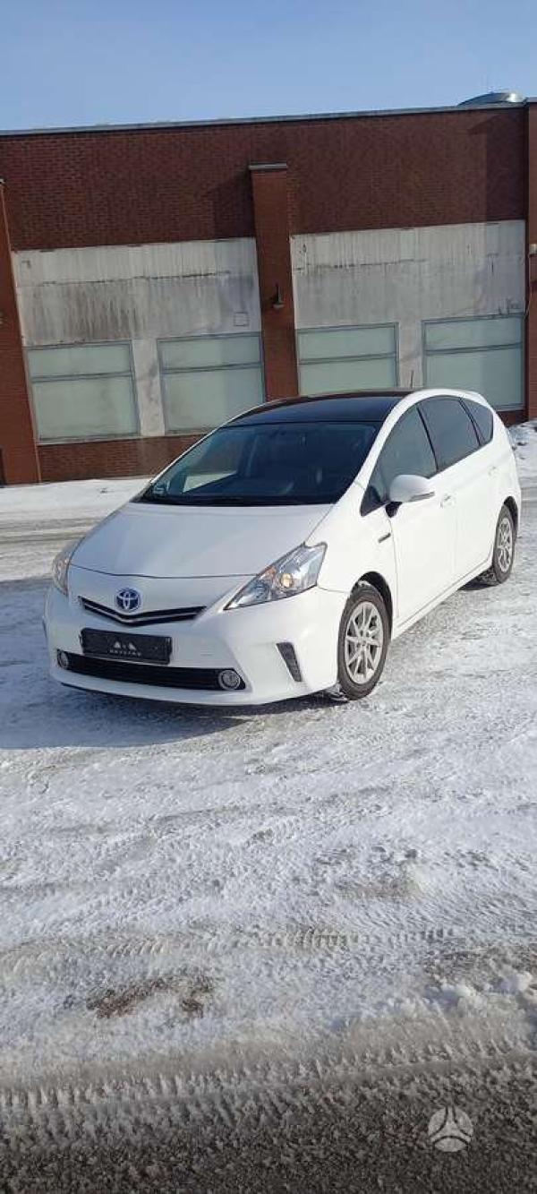 White Toyota Prius 2014 in Alytus, with an engine capacity of 1.80 L and mileage of 263 thousand km for 9700 €, photo 1 on AUTOMOTO.COM.LV