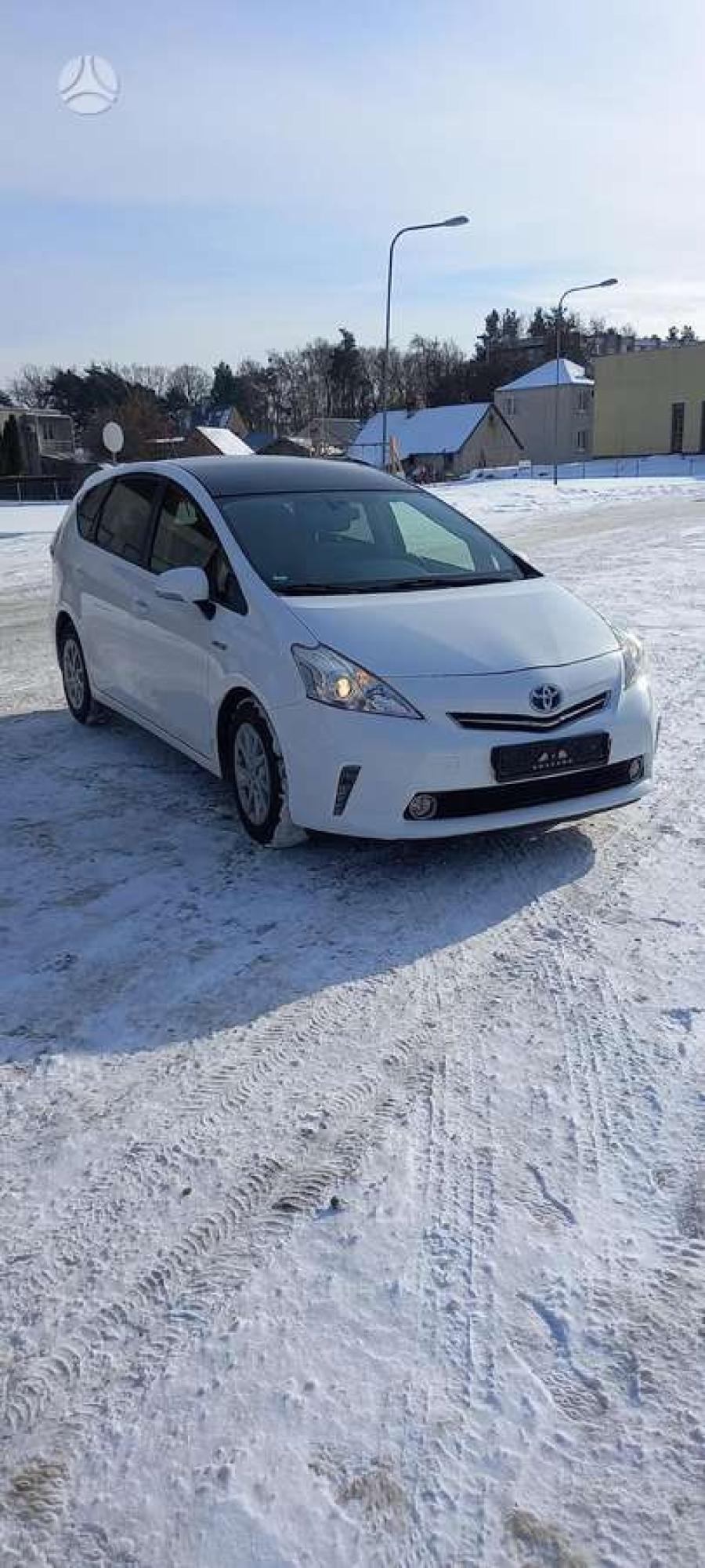 White Toyota Prius 2014 in Alytus, with an engine capacity of 1.80 L and mileage of 263 thousand km for 9700 €, photo 3 on AUTOMOTO.COM.LV