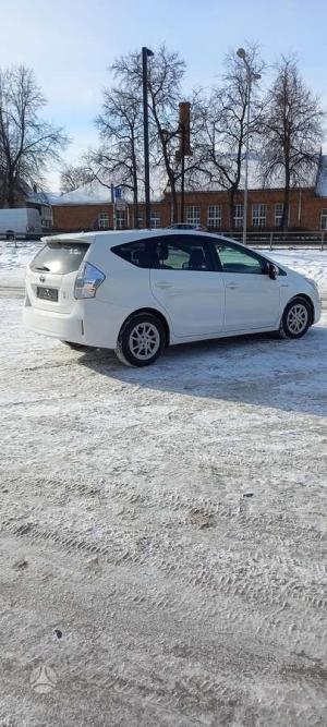 White Toyota Prius 2014 in Alytus, with an engine capacity of 1.80 L and mileage of 263 thousand km for 9700 €, photo 5 on AUTOMOTO.COM.LV