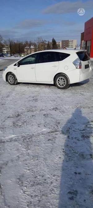 White Toyota Prius 2014 in Alytus, with an engine capacity of 1.80 L and mileage of 263 thousand km for 9700 €, photo 7 on AUTOMOTO.COM.LV