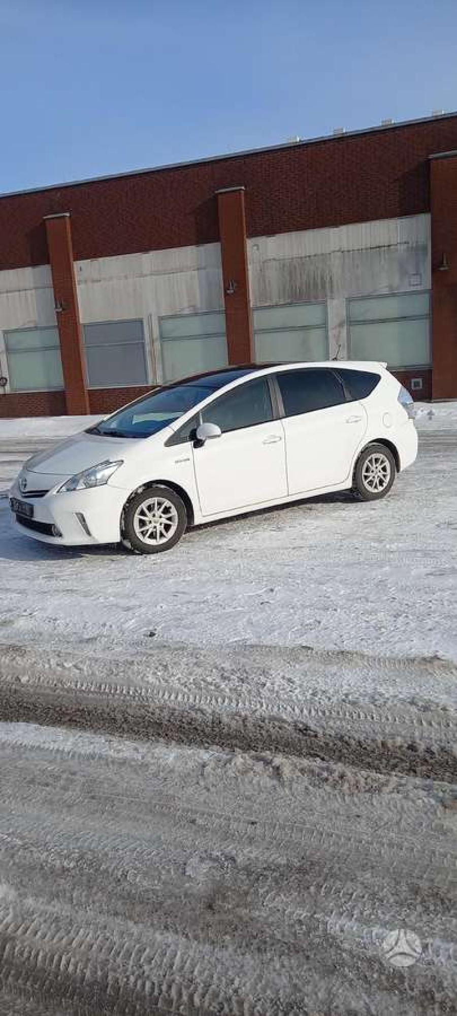 White Toyota Prius 2014 in Alytus, with an engine capacity of 1.80 L and mileage of 263 thousand km for 9700 €, photo 9 on AUTOMOTO.COM.LV