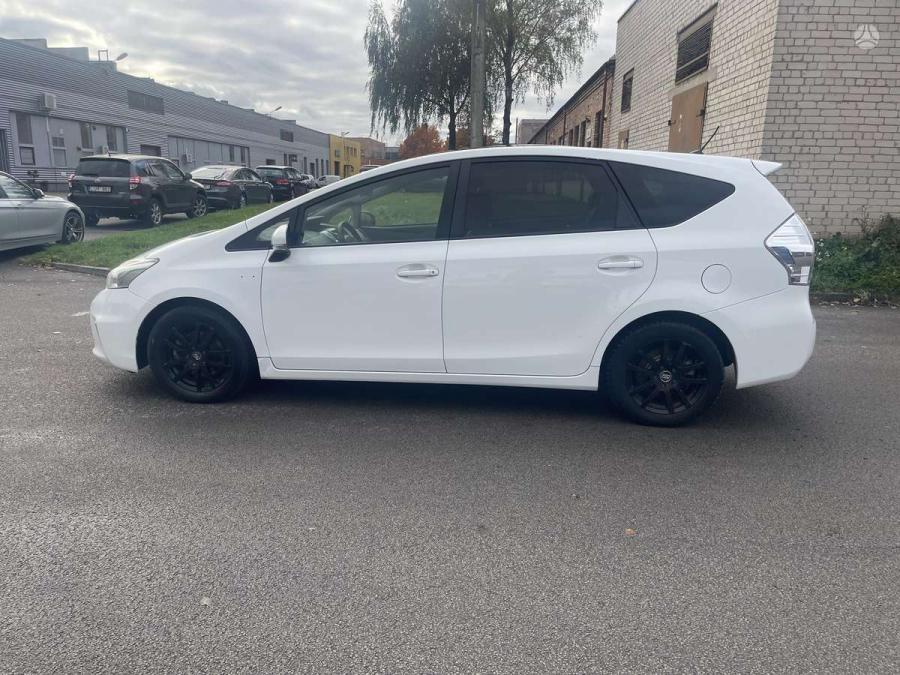 White Toyota Prius 2014 in Panevezys, with an engine capacity of 1.80 L and mileage of 260 thousand km for 8000 €, photo 9 on AUTOMOTO.COM.LV