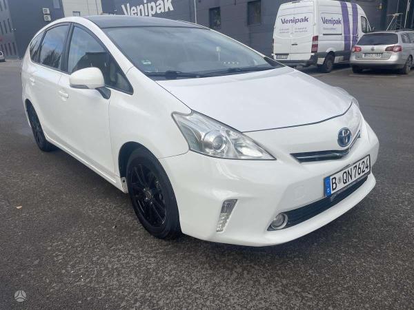 White Toyota Prius 2014 in Panevezys, with an engine capacity of 1.80 L and mileage of 260 thousand km for 8000 €, photo 3 on AUTOMOTO.COM.LV