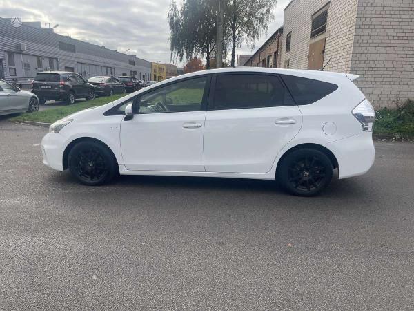 White Toyota Prius 2014 in Panevezys, with an engine capacity of 1.80 L and mileage of 260 thousand km for 8000 €, photo 9 on AUTOMOTO.COM.LV