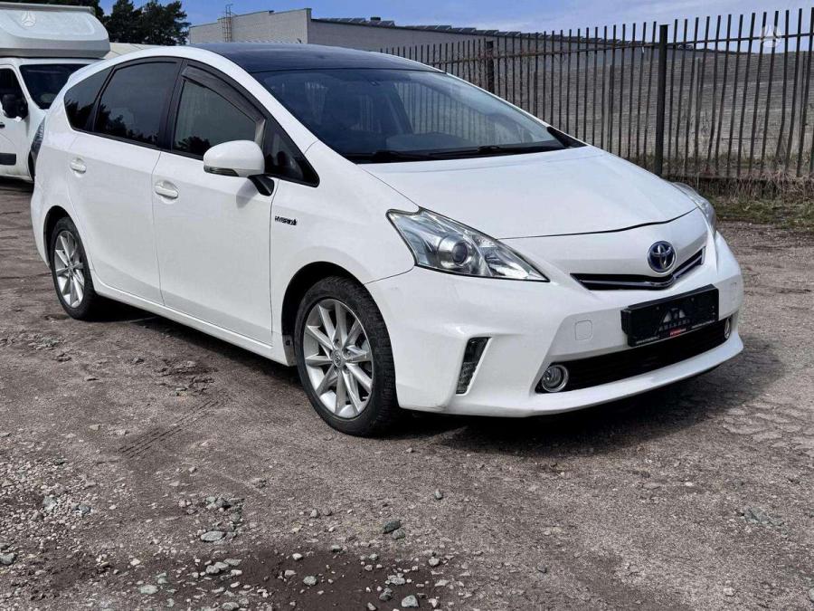 White Toyota Prius 2015 in Vilnius, with an engine capacity of 1.80 L and mileage of 407 thousand km for 7220 €, photo 1 on AUTOMOTO.COM.LV