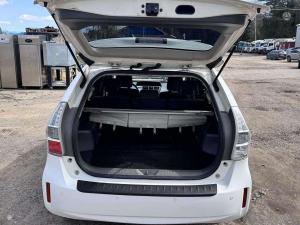 White Toyota Prius 2015 in Vilnius, with an engine capacity of 1.80 L and mileage of 407 thousand km for 7220 €, photo 10 on AUTOMOTO.COM.LV