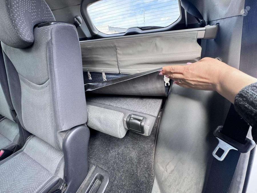 White Toyota Prius 2015 in Vilnius, with an engine capacity of 1.80 L and mileage of 407 thousand km for 7220 €, photo 15 on AUTOMOTO.COM.LV