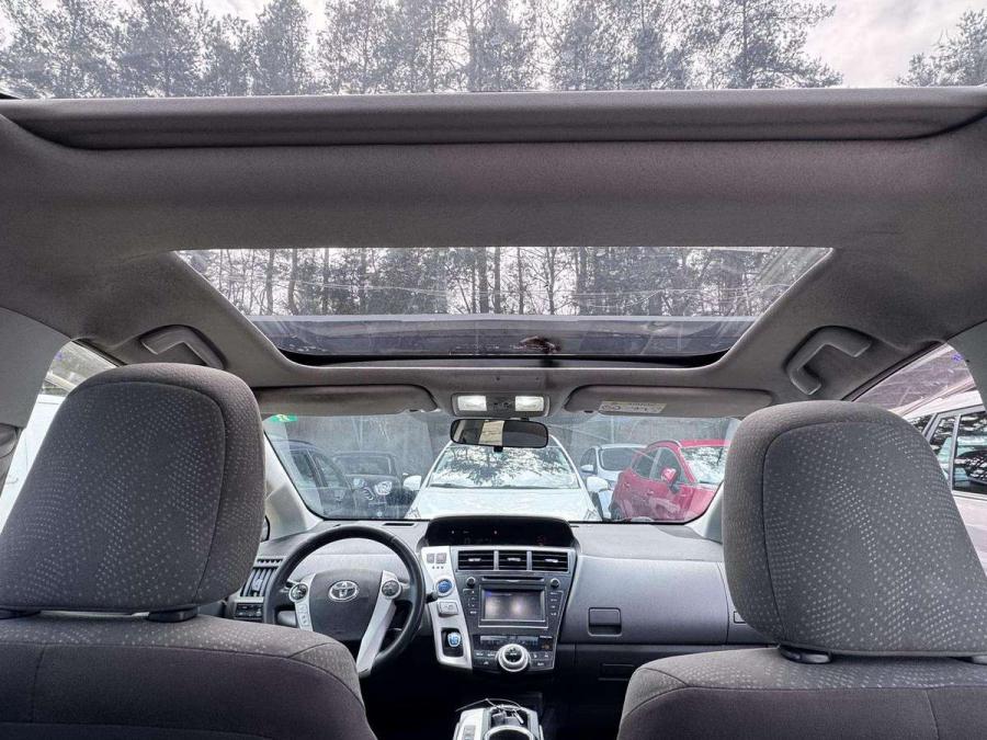 White Toyota Prius 2015 in Vilnius, with an engine capacity of 1.80 L and mileage of 407 thousand km for 7220 €, photo 19 on AUTOMOTO.COM.LV