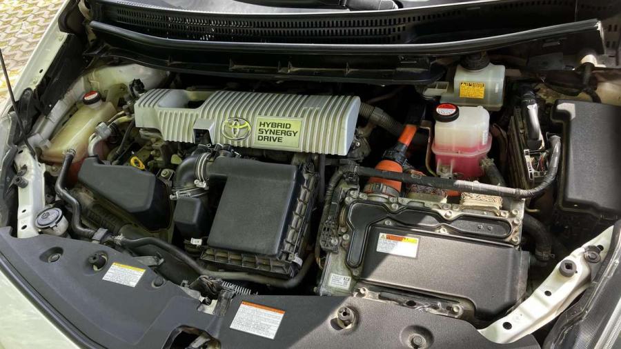 Balts Toyota Prius 2015 Viļņa, ar dzinēja tilpumu 1.80 L un nobraukumu 251 tūkst. km par 10900 €, foto 6 vietnē AUTOMOTO.COM.LV