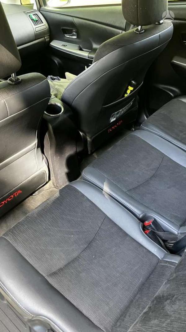 Balts Toyota Prius 2015 Viļņa, ar dzinēja tilpumu 1.80 L un nobraukumu 251 tūkst. km par 10900 €, foto 7 vietnē AUTOMOTO.COM.LV