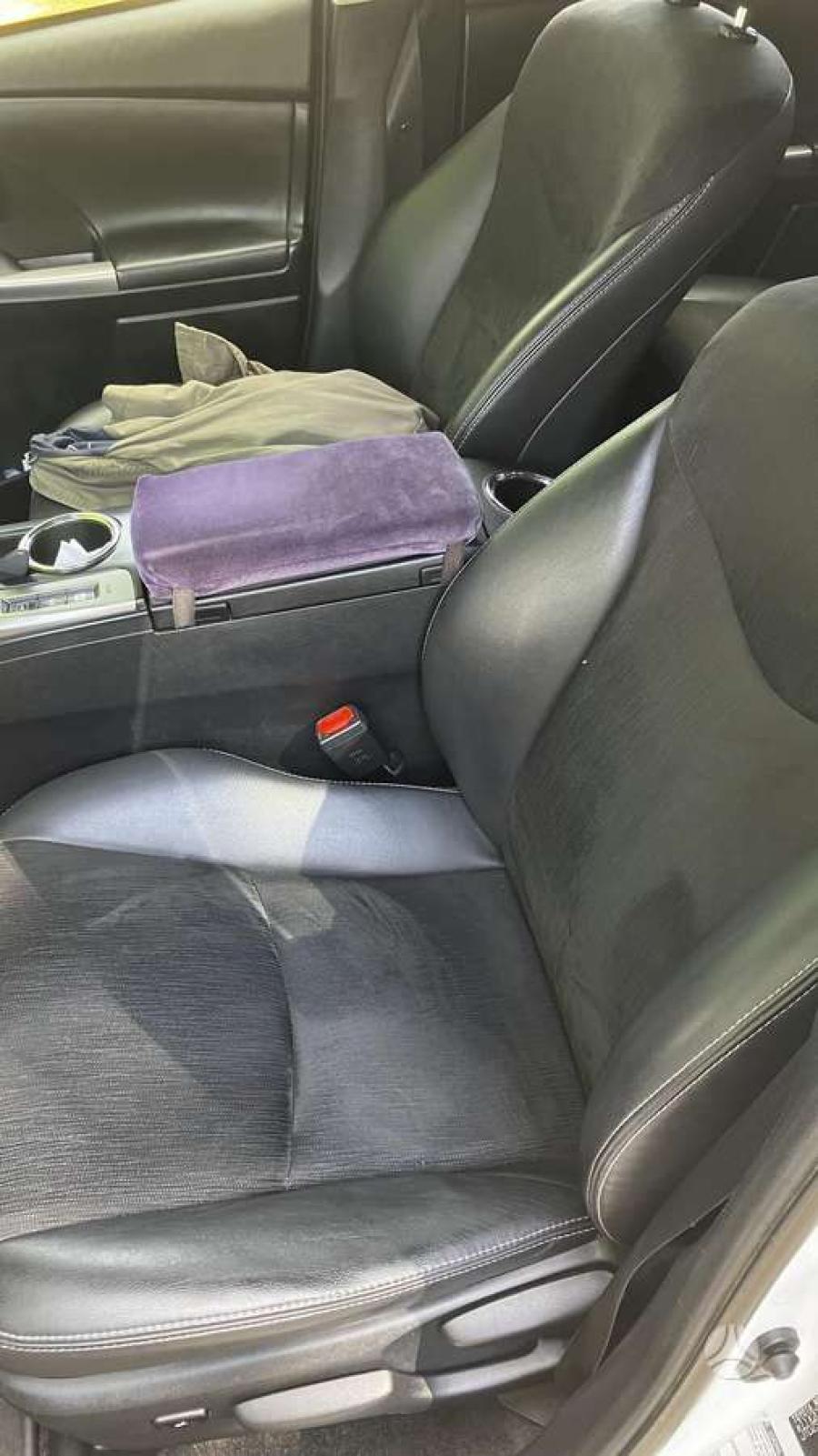 Balts Toyota Prius 2015 Viļņa, ar dzinēja tilpumu 1.80 L un nobraukumu 251 tūkst. km par 10900 €, foto 12 vietnē AUTOMOTO.COM.LV