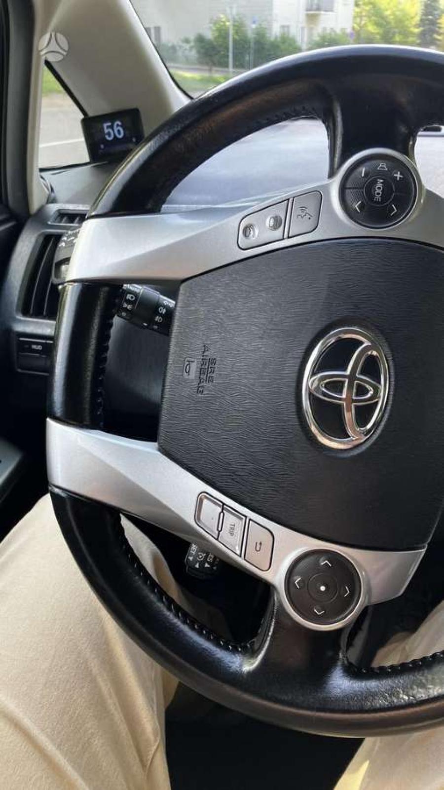 Balts Toyota Prius 2015 Viļņa, ar dzinēja tilpumu 1.80 L un nobraukumu 251 tūkst. km par 10900 €, foto 16 vietnē AUTOMOTO.COM.LV