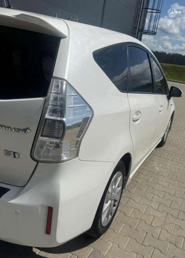 Balts Toyota Prius 2015 Viļņa, ar dzinēja tilpumu 1.80 L un nobraukumu 249 tūkst. km par 13999 €, foto 4 vietnē AUTOMOTO.COM.LV