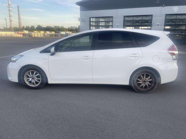 White Toyota Prius 2015 in Panevezys, with an engine capacity of 1.80 L and mileage of 250 thousand km for 9200 €, photo 9 on AUTOMOTO.COM.LV