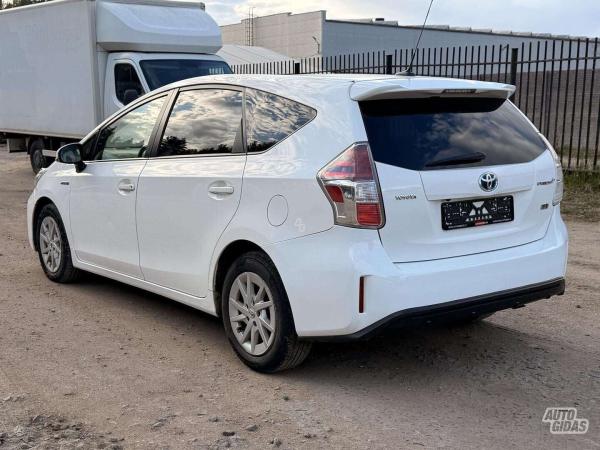 White Toyota Prius 2016 in Vilnius, with an engine capacity of 1.80 L and mileage of 488 thousand km for 10500 €, photo 5 on AUTOMOTO.COM.LV